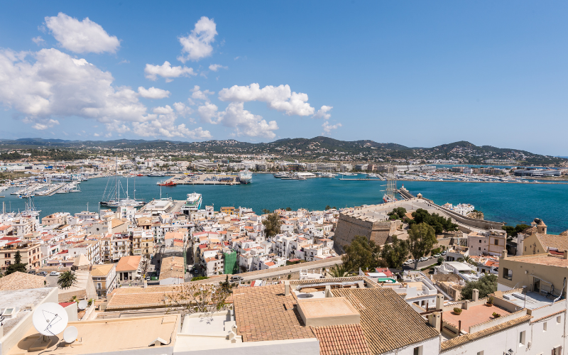 Quelle différence entre les Canaries et les Baléares ? » Enroutes